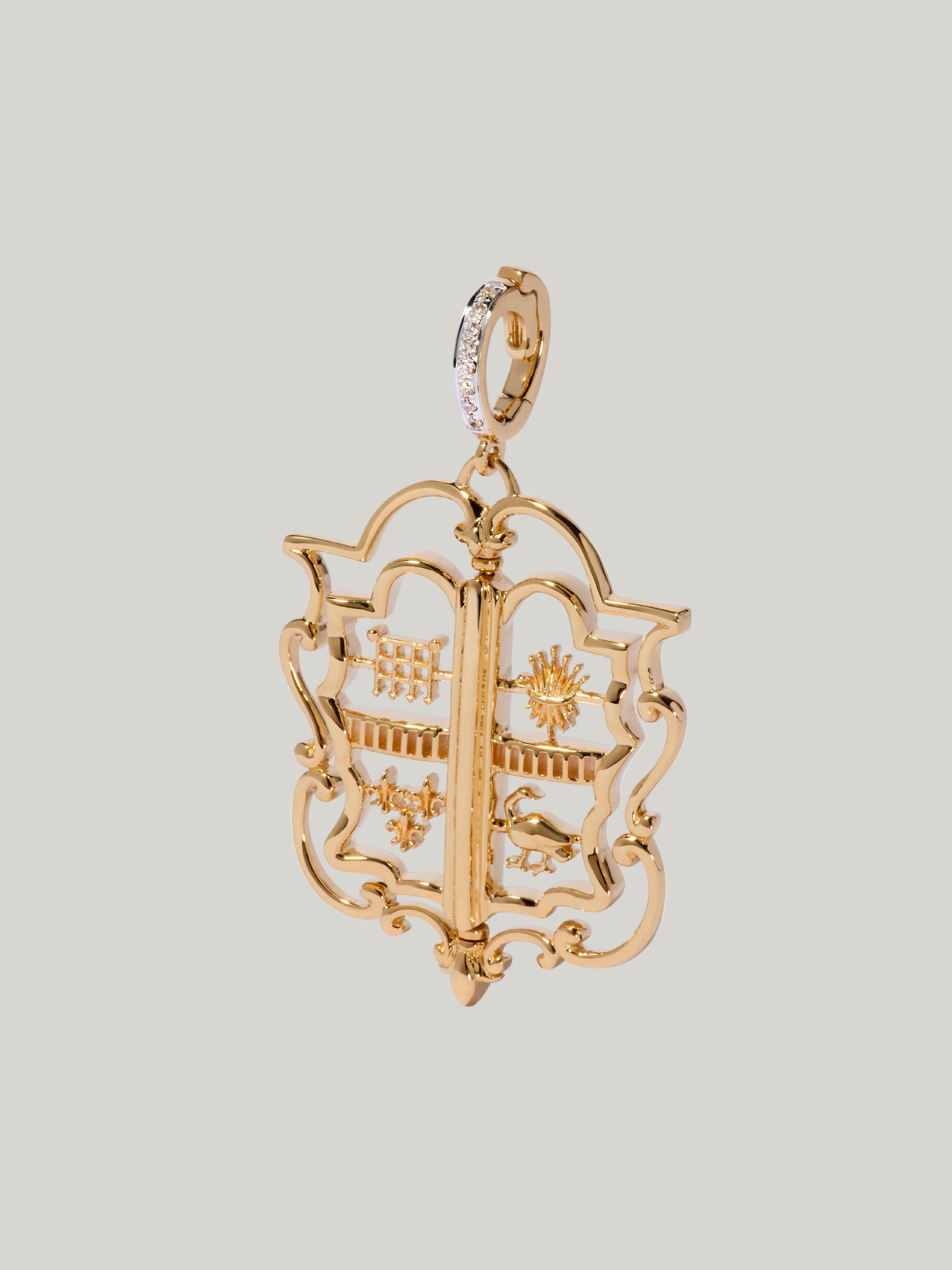 Claridge's x Annoushka 18ct Gold Claridge's Spinning Crest Charm Penda